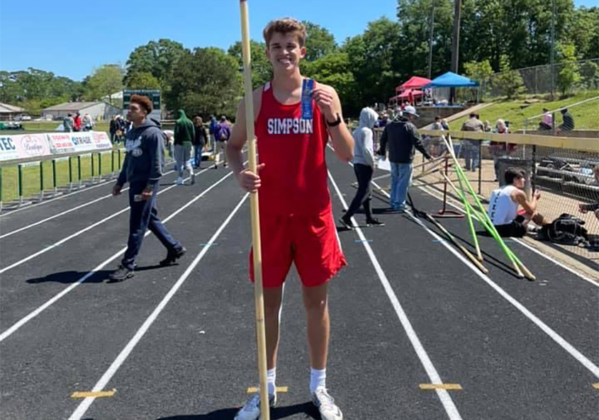 Williams Wins South State in Pole Vaulting - MageeNews.com