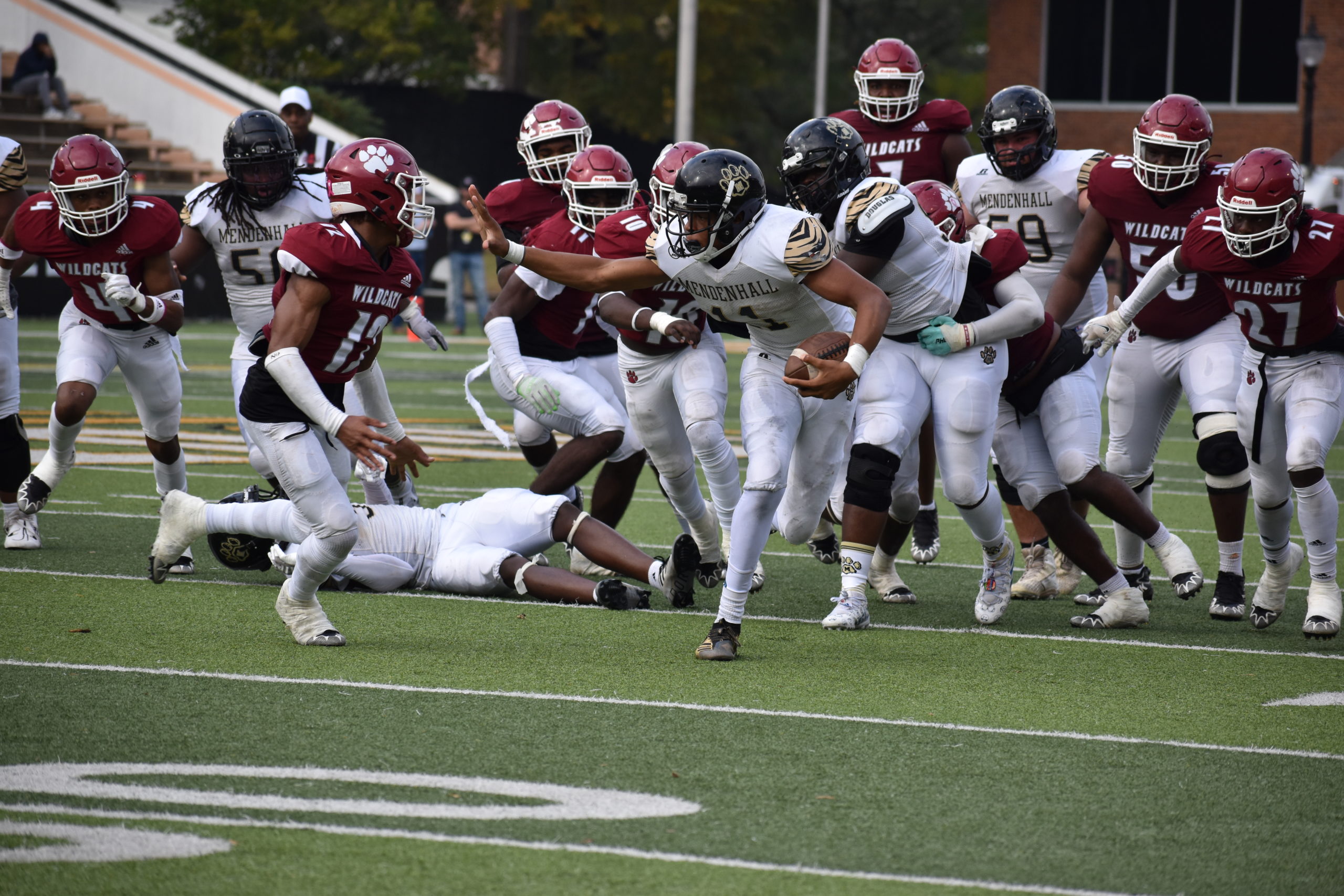 Mendenhall Falls Short in a Game Ending Filed Goal - MageeNews.com