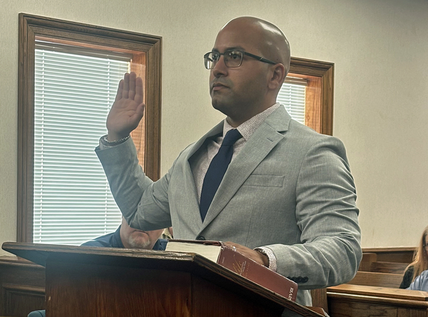 New Magee Police Chief Sworn In - MageeNews.com